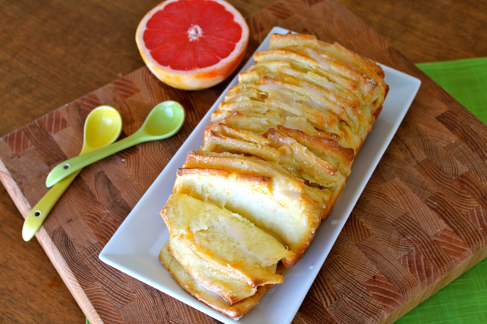 Mrs. Schwartz's Kitchen: Grapefruit Pull-Apart Bread
