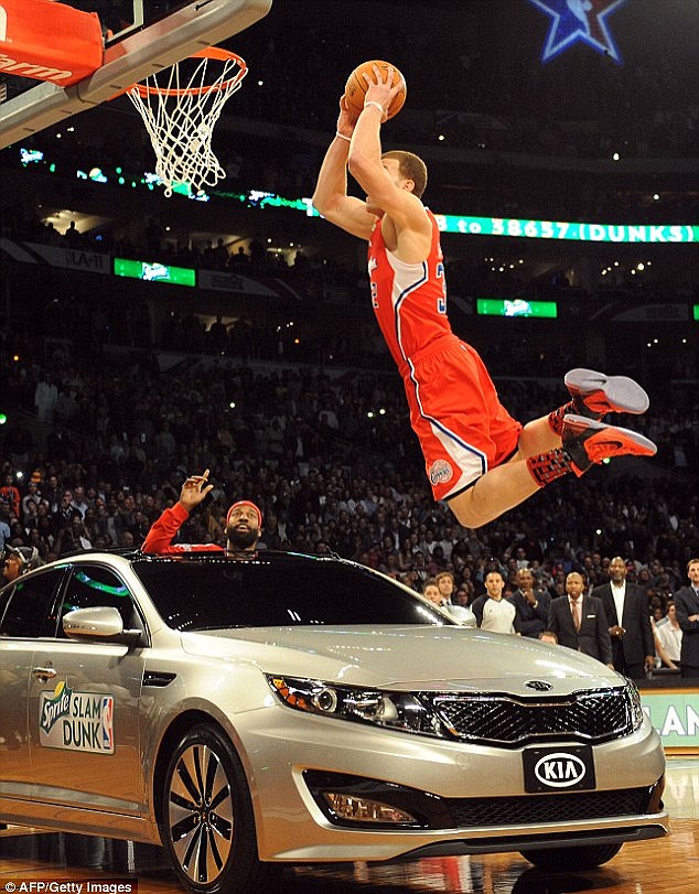 Abs-olutely fantastic! NBA player Blake Griffin shows off his buff body ...