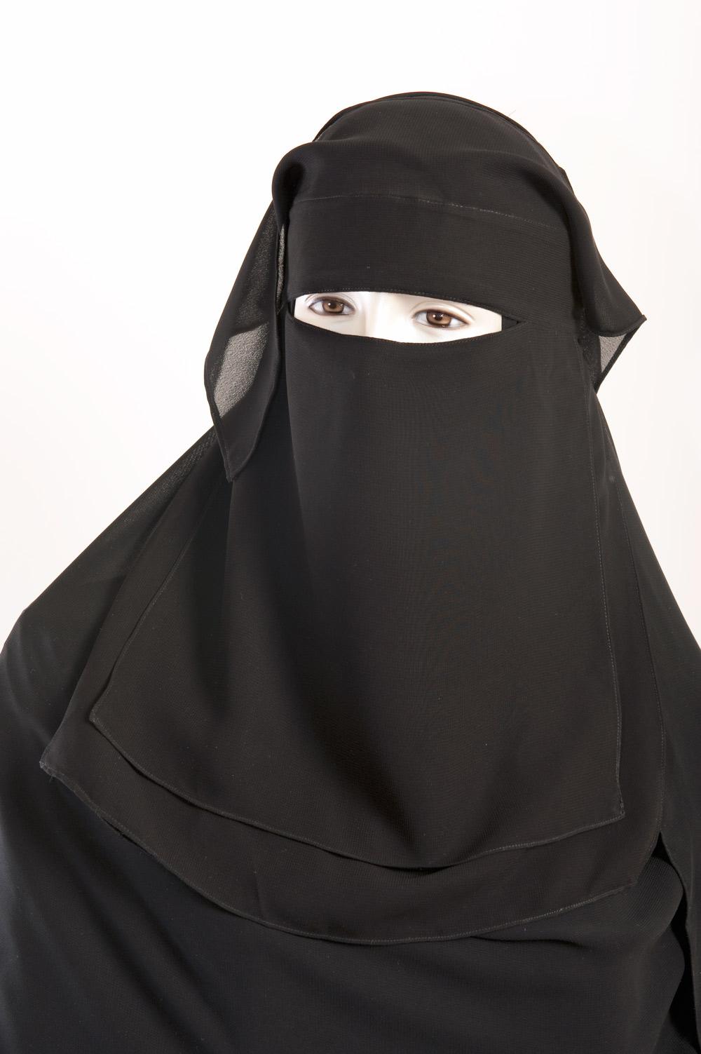 al-Hamra' الحمراء: SAUDI SHIFFON NIQAB