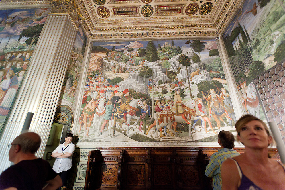 e-arthistory: Gozzoli's Medici Chapel frescoes