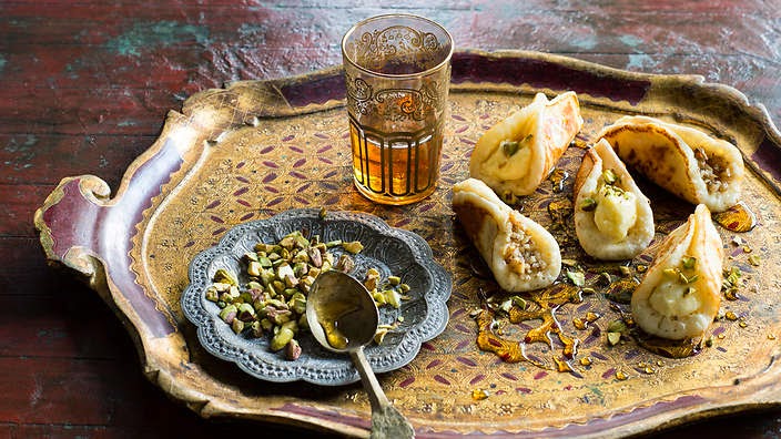 Pancakes filled with walnuts and cream (katayef) | LEBANESE RECIPES