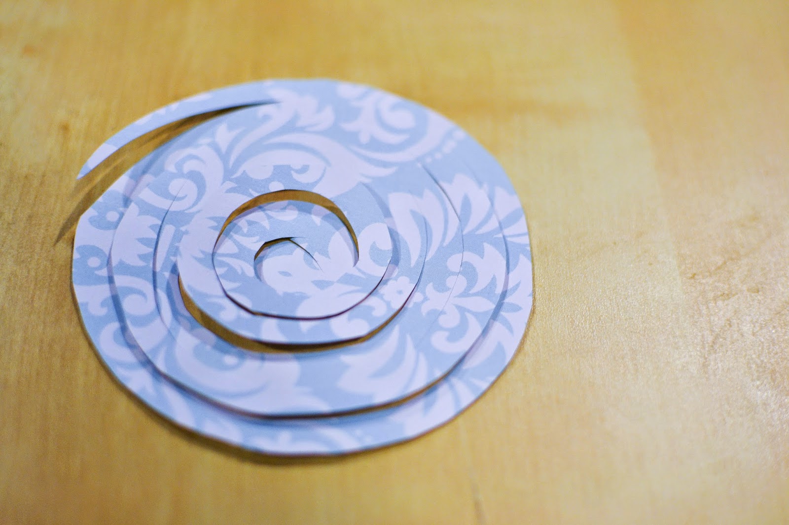 Modern Day Homemaker: How to Make Paper Rolled Rosettes