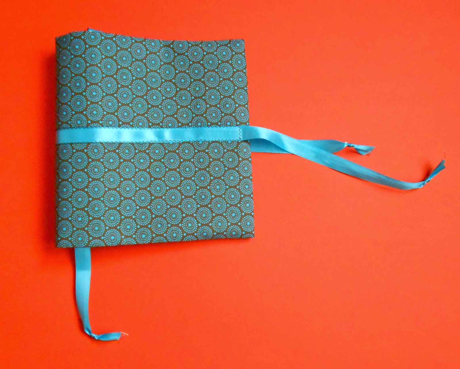 Some Bits And Pieces: Verstellbare Buchhülle/Adjustable Book Wrapper