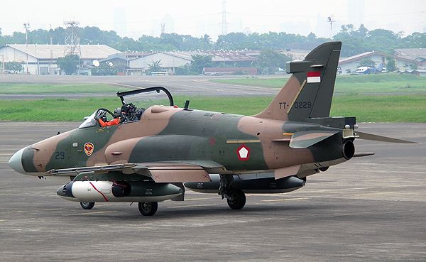 Pesawat Hawk TNI AU Paksa Pesawat Asing Mendarat di Lanud Palembang ...