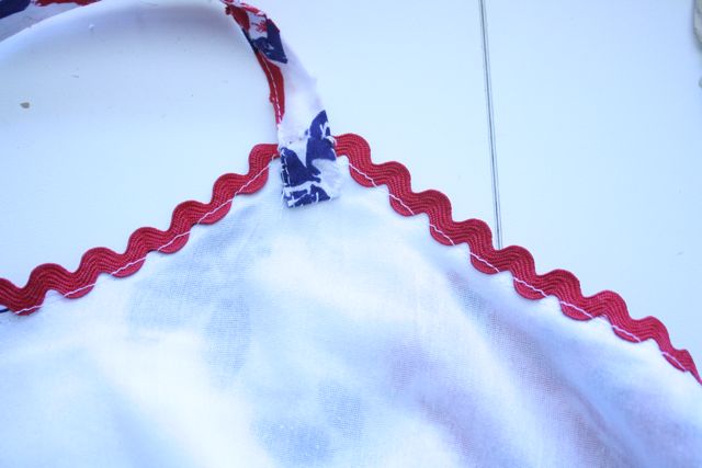 Gertie's New Blog for Better Sewing: Sewing Rick Rack Edging to a Dress
