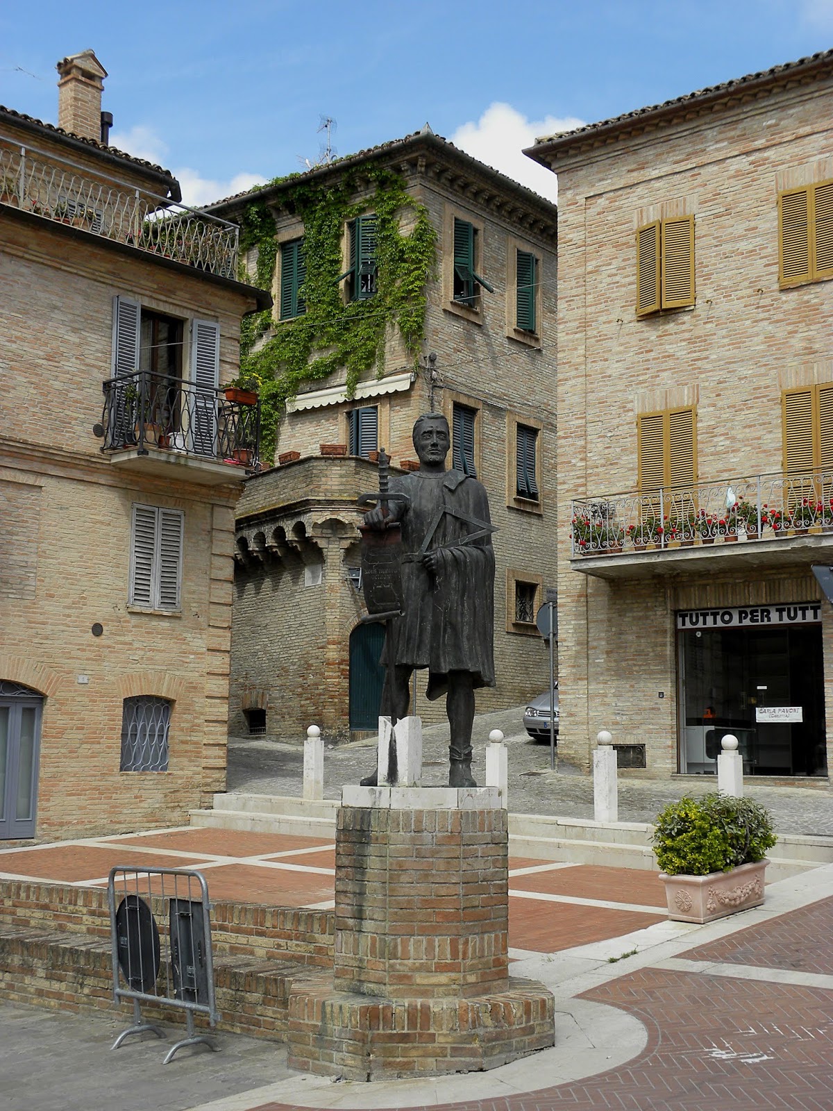 Filottrano ( AN ), panoramico borgo sulle colline anconetane - THE ...