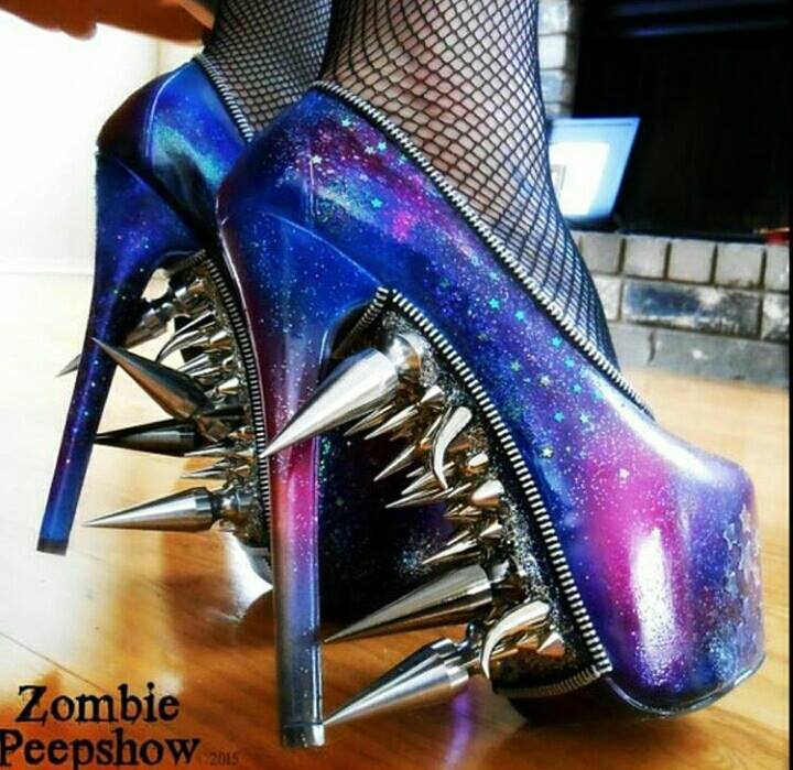 Sepatu High Heels Paling Unik | Kelewat