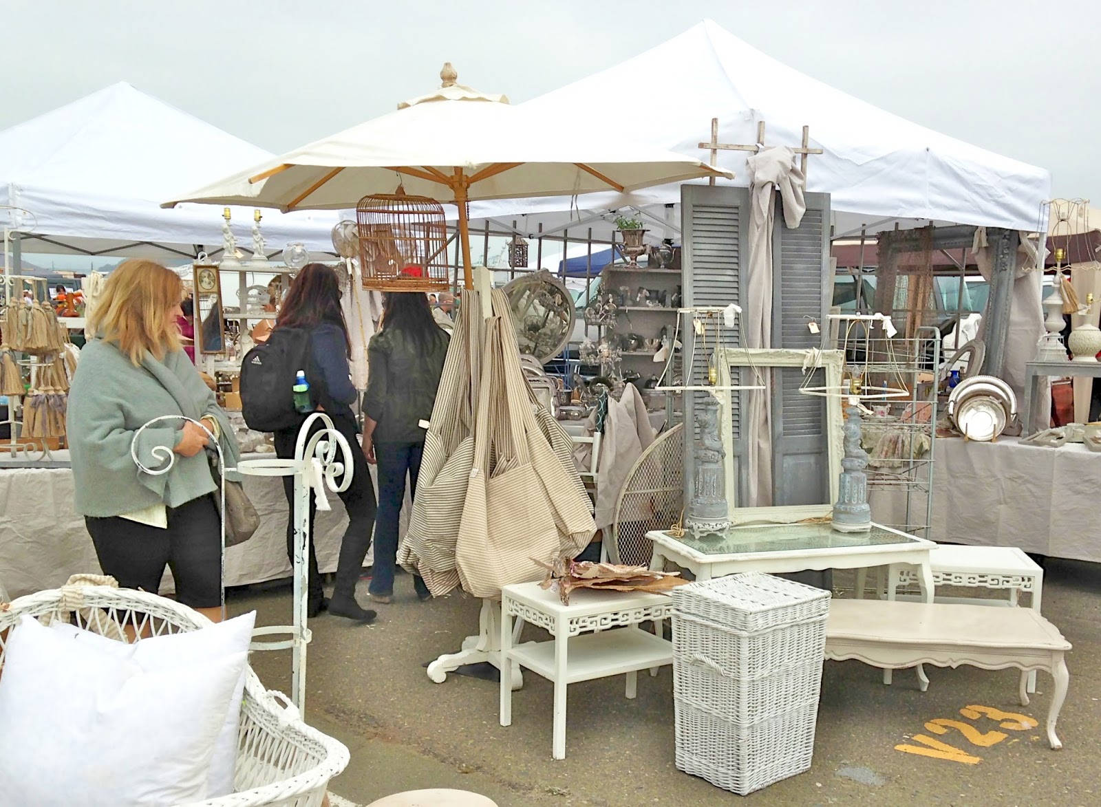 * Chic Provence *: The Holiday Weekend Alameda Flea Market Trek...
