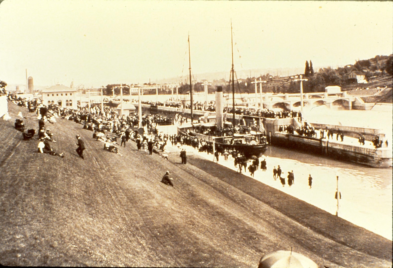 Friends of the Ballard Locks: Reprint of Locks Opening