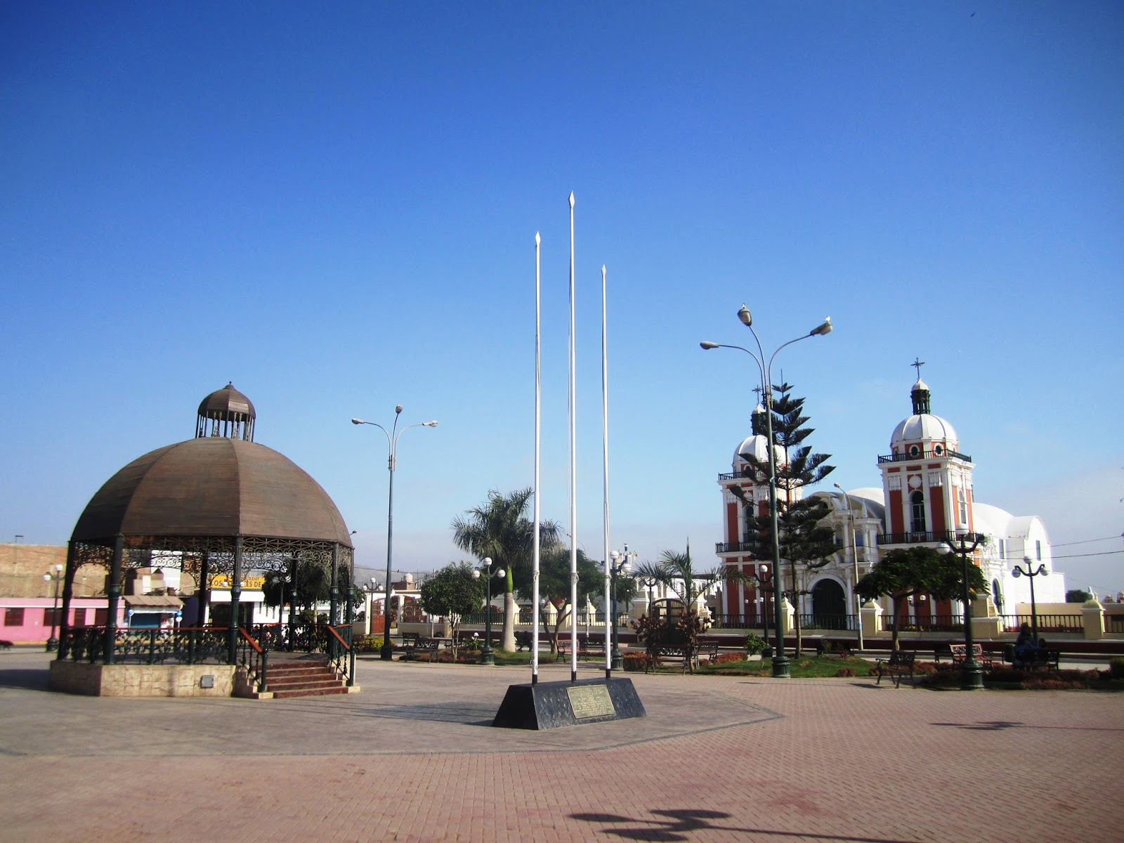 Recuerdos de mis viajes: CHILCA: ES DE OTRO MUNDO