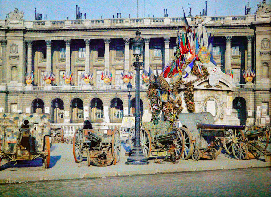 Rare and Amazing Color Photographs Captured Daily Life of Paris in the ...