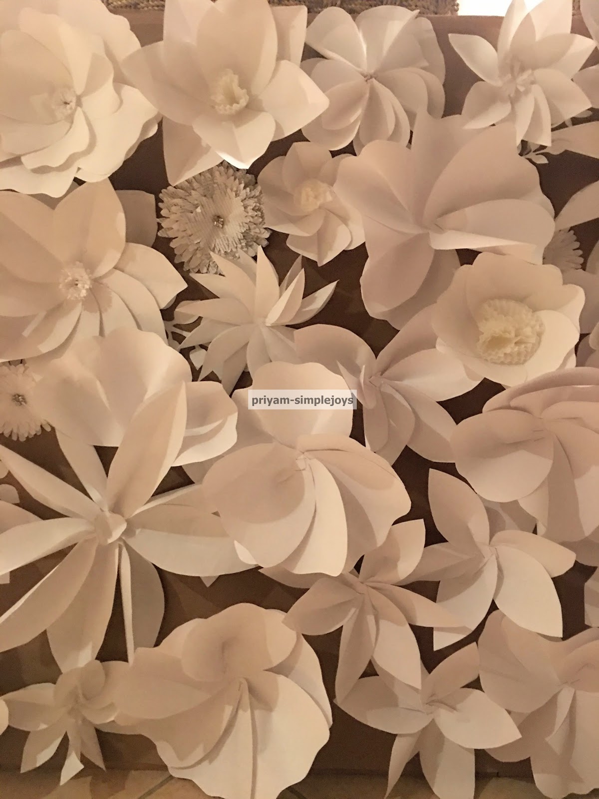 SimpleJoys: Paper Flower Backdrop