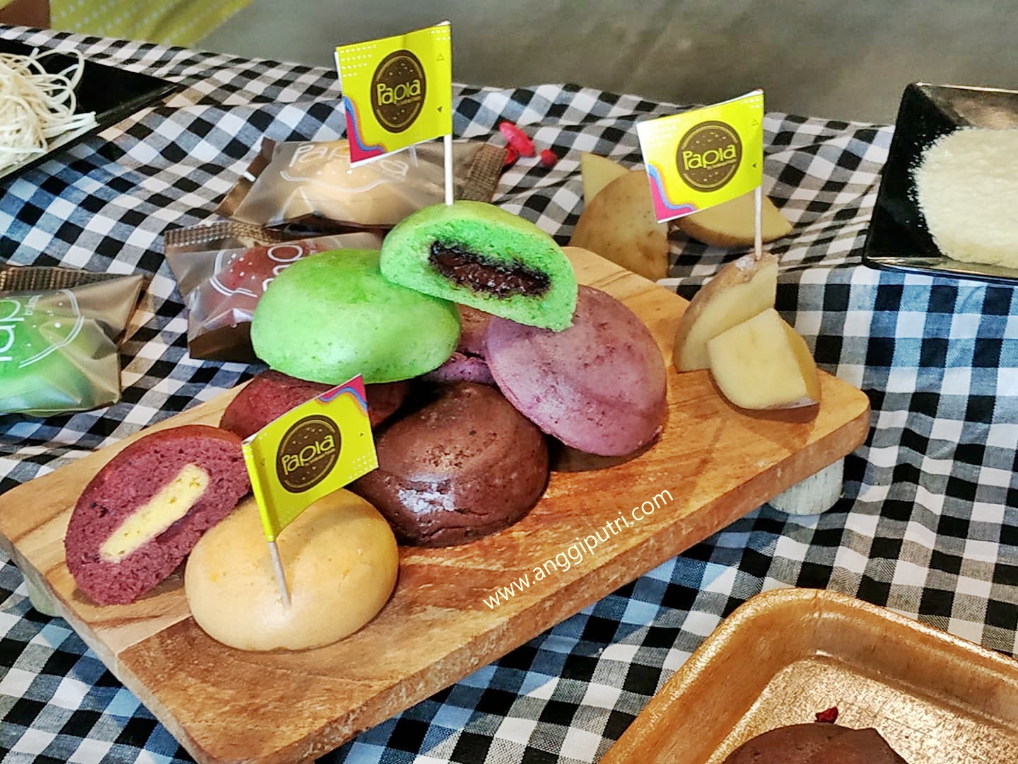 Papia by Surabaya Patata, Oleh-Oleh Terbaru Surabaya Anggi Putri