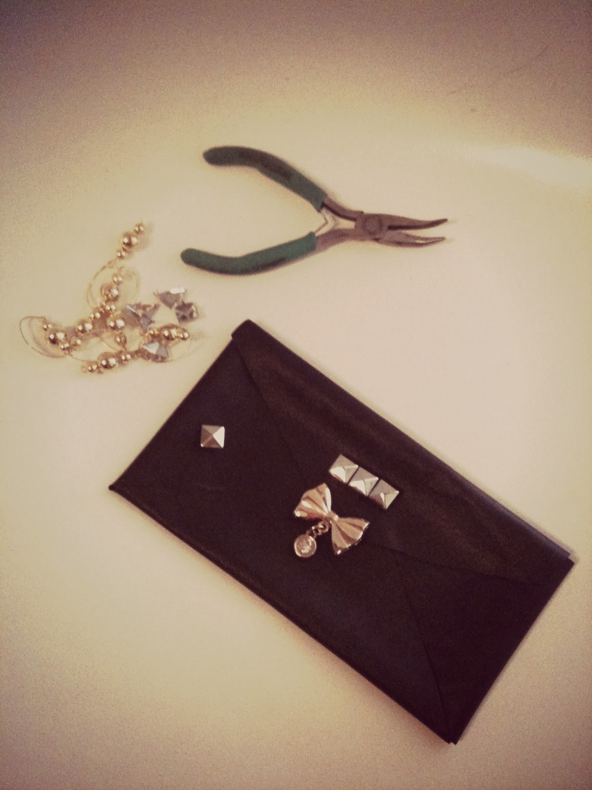 Refashion Co-op: DIY: classy mini wallet clutch!