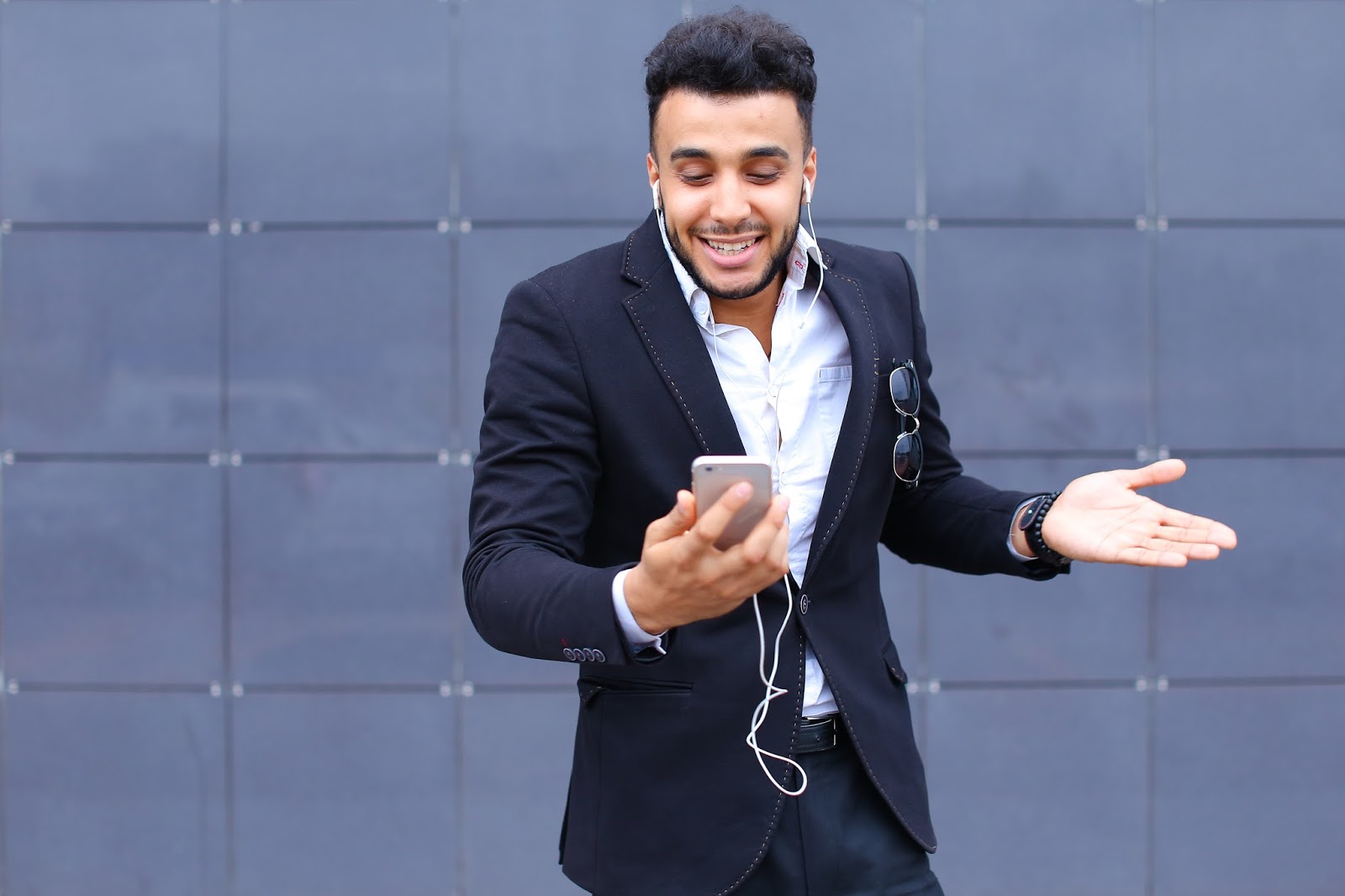 How Autogram Can Help You Introduce Yourself in the Best Possible Way ...