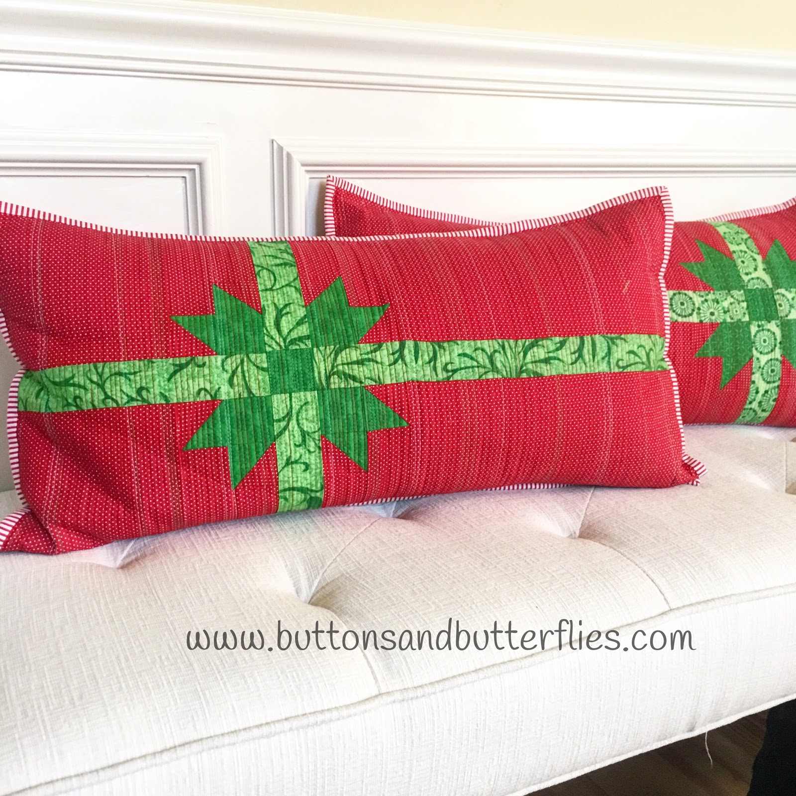 Buttons and Butterflies: Merry Gift Christmas {Quilted Pillows}