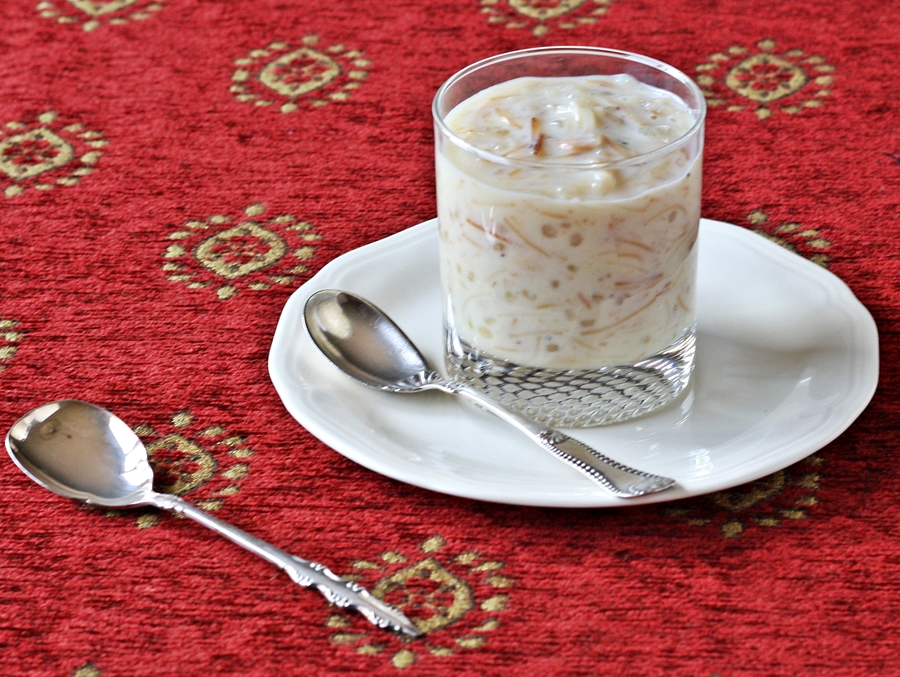 Versatile Vegetarian Kitchen: Tapioca Vermicelli Pudding/Kheer (Seeme ...