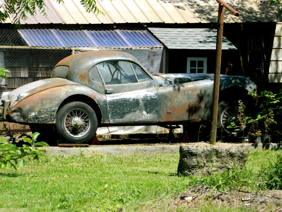 Insomniac Garage: Sleeping Beauty: Abandoned Jaguar XK120
