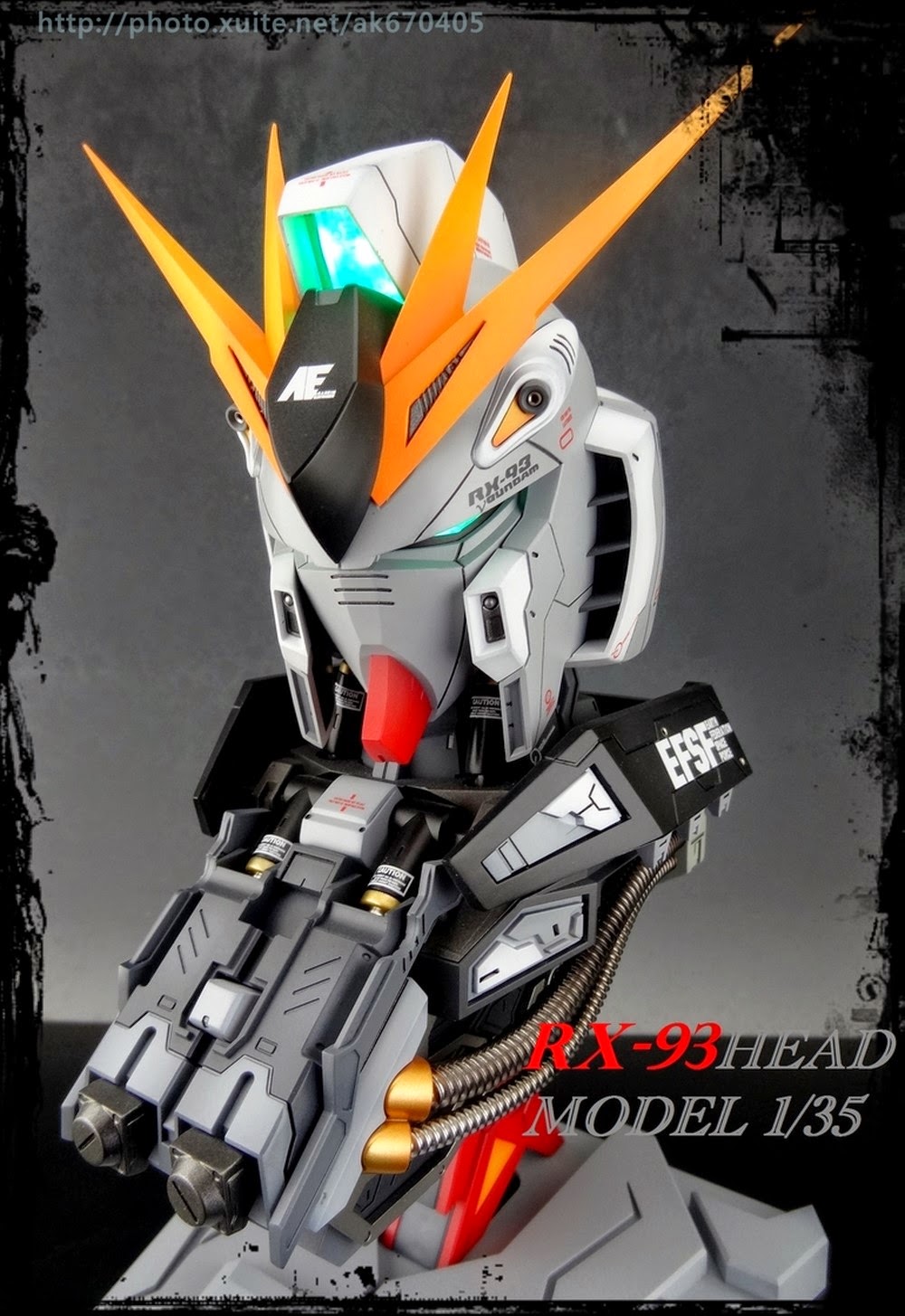 Custom Build: 1/35 RX-93 nu Gundam Head Display
