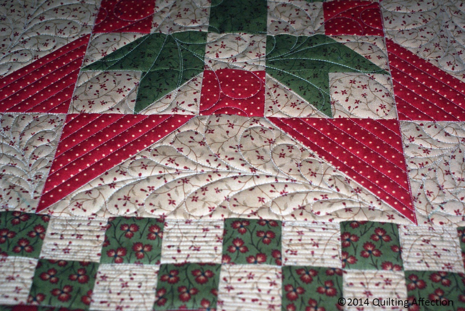 Quilting Affection Designs: StarBurst Table Topper Quilted!