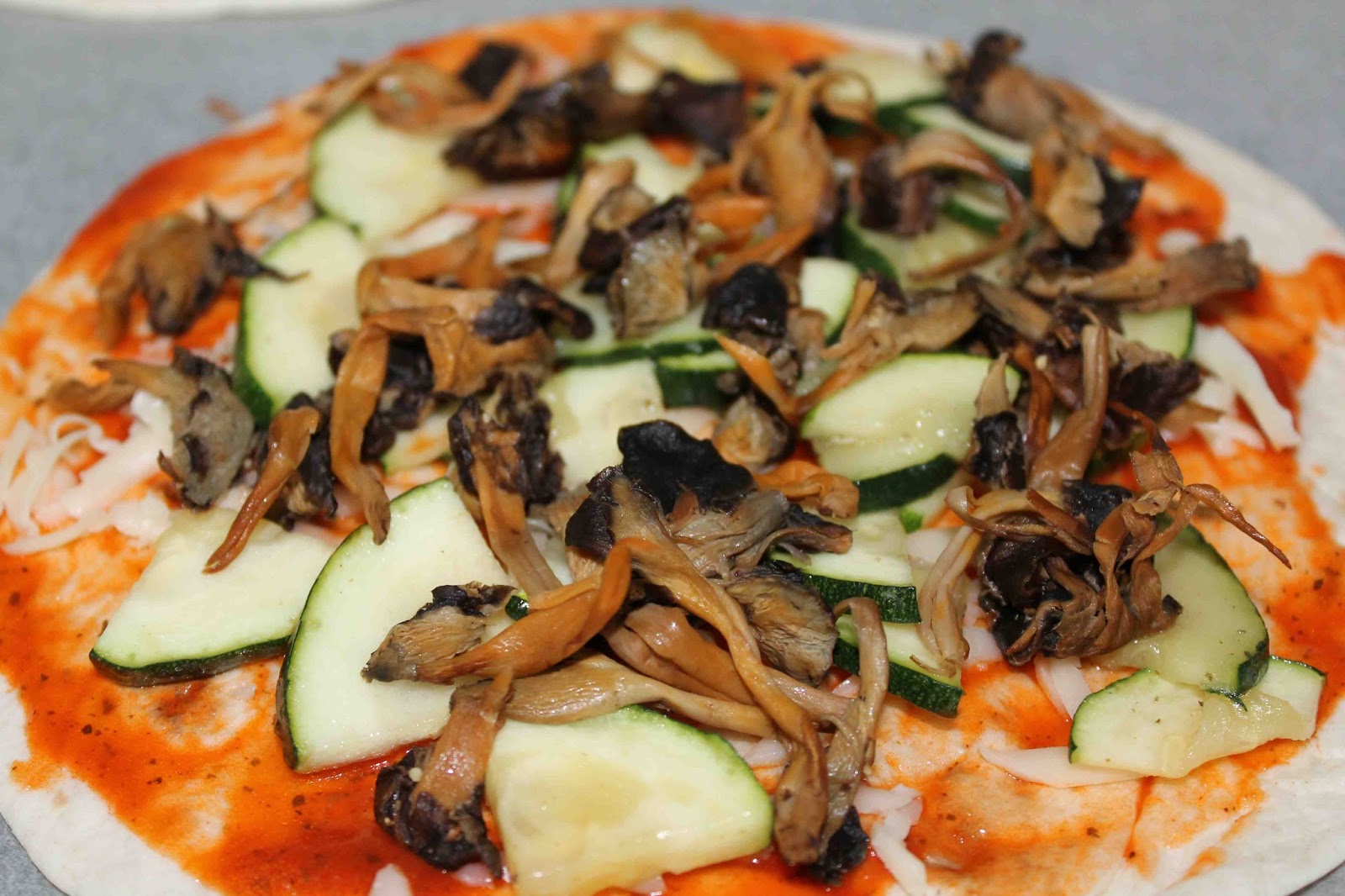 Få lite Matro: Tortillapizza med kantareller o zucchini