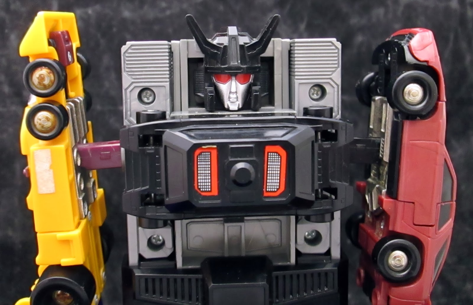 Fine Vintage Reviews: Transformers G1 - Menasor