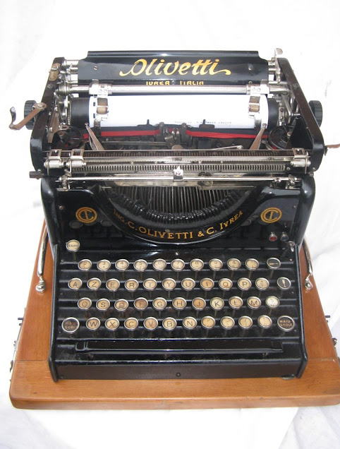 Typewriter - La Macchina per Scrivere: Olivetti M1