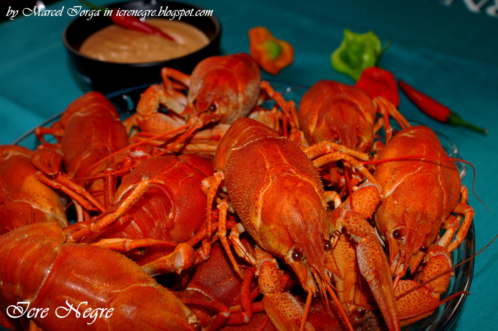 Icre Negre: Raci fierti si serviti cu sos "O Mie de Insule"