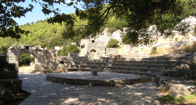 ΤΑΞΙΔΙΑ ΜΕ ΕΝΑΝ ΕΥΡΥΓΩΝΙΟ: ΠΑΡΝΗΘΑ, ΦΡΟΥΡΙΟ ΦΥΛΗΣ, ΔΕΡΒΕΝΟΧΩΡΙΑ, ΣΚΟΥΡΤΑ