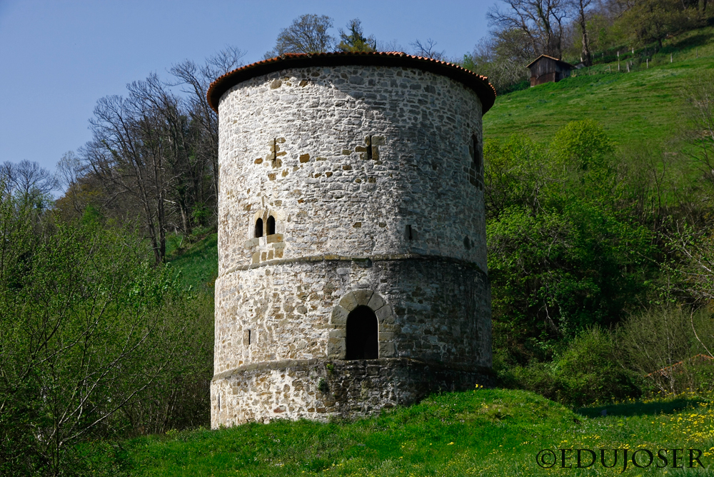 EDUJOSER: TORRE DE LOS VÁZQUEZ DE PRADA, PROAZA (Asturias)