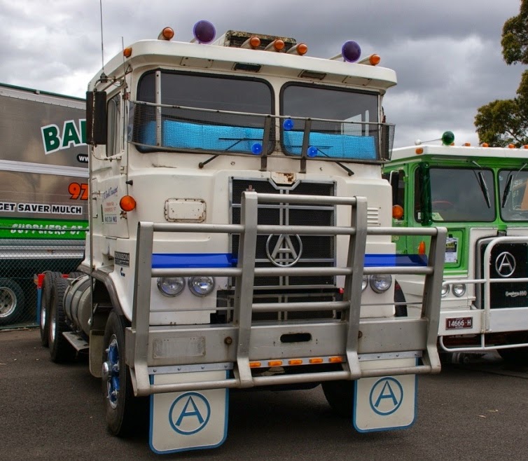 Historic Trucks: H.C.V.C Display Day at Sandown 2013 - Atkinsons to Commers