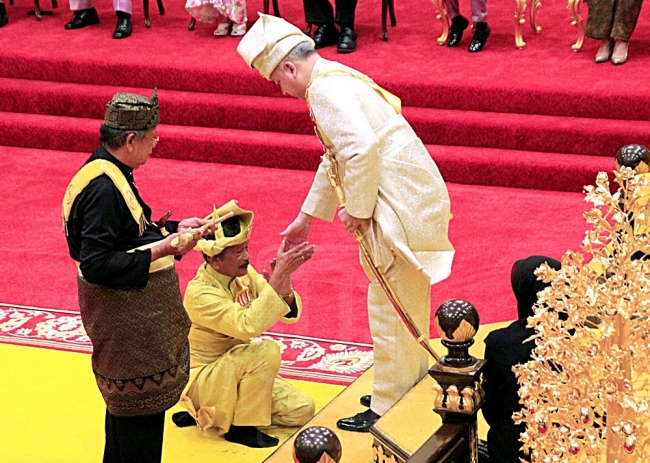 Istiadat Menjunjung Duli tarik perhatian