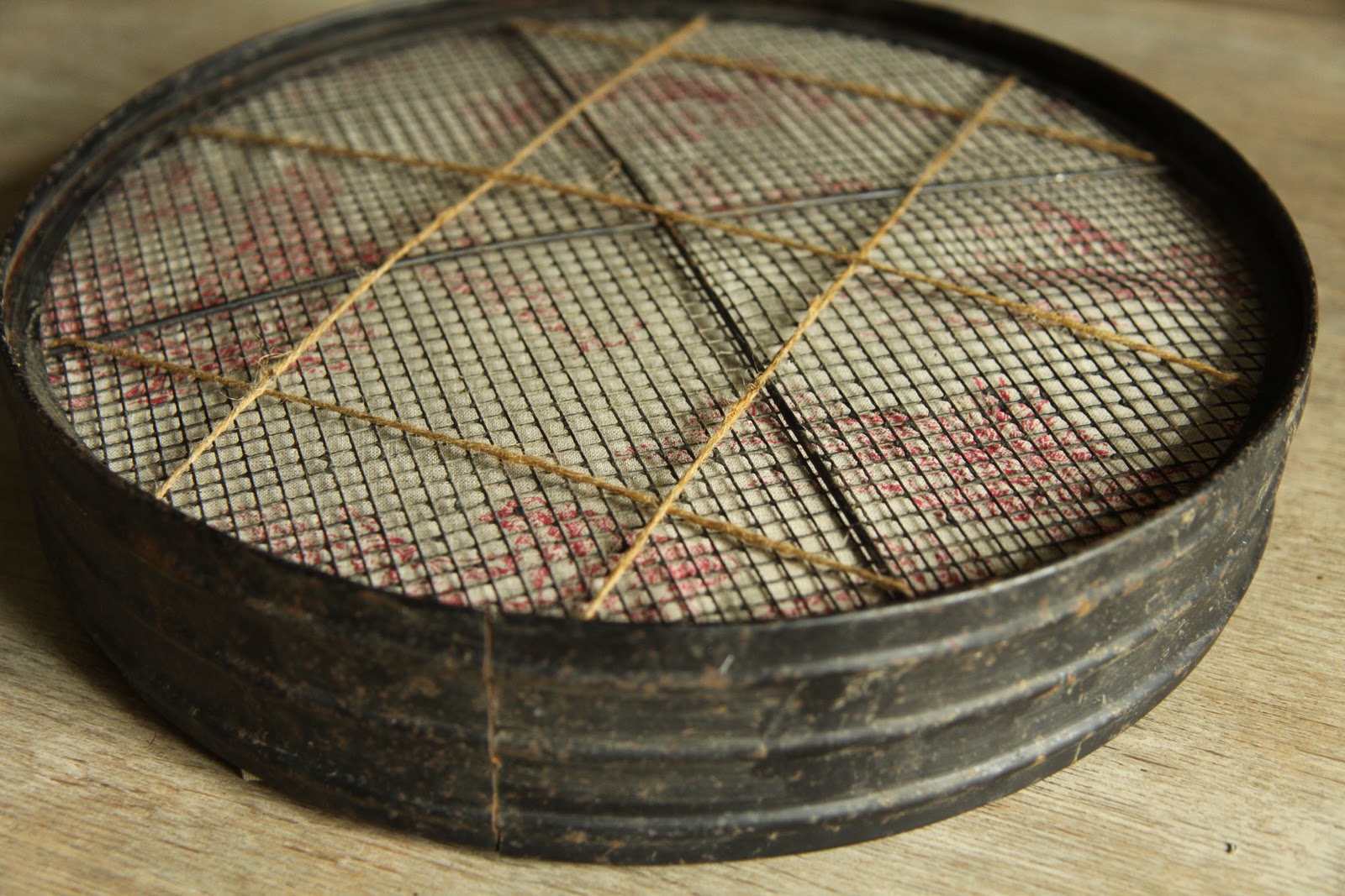 Modern Country Style: Garden Sieve Noticeboard Part 2: Tutorial