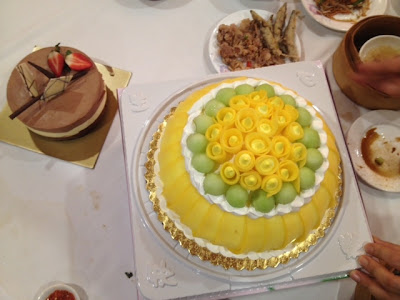 Kitchen in the Yard: A stunningly beautiful mango cake in Chinatown...