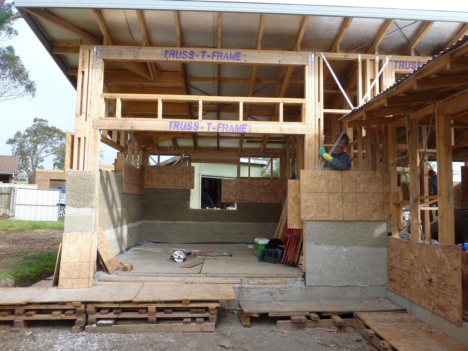 Culburra Hemp House: Help arrives at hemp building