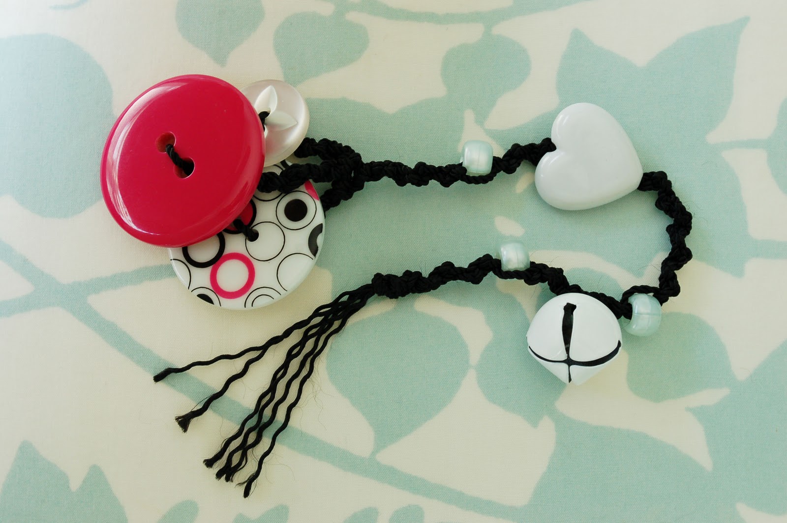 Alli Crafts: Craft Tutorial: Button Rattle Baby Toy