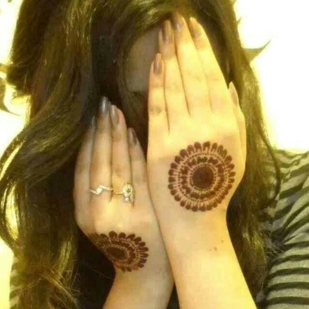Stylish girl mehndi hands dp for facebook - Sari Info