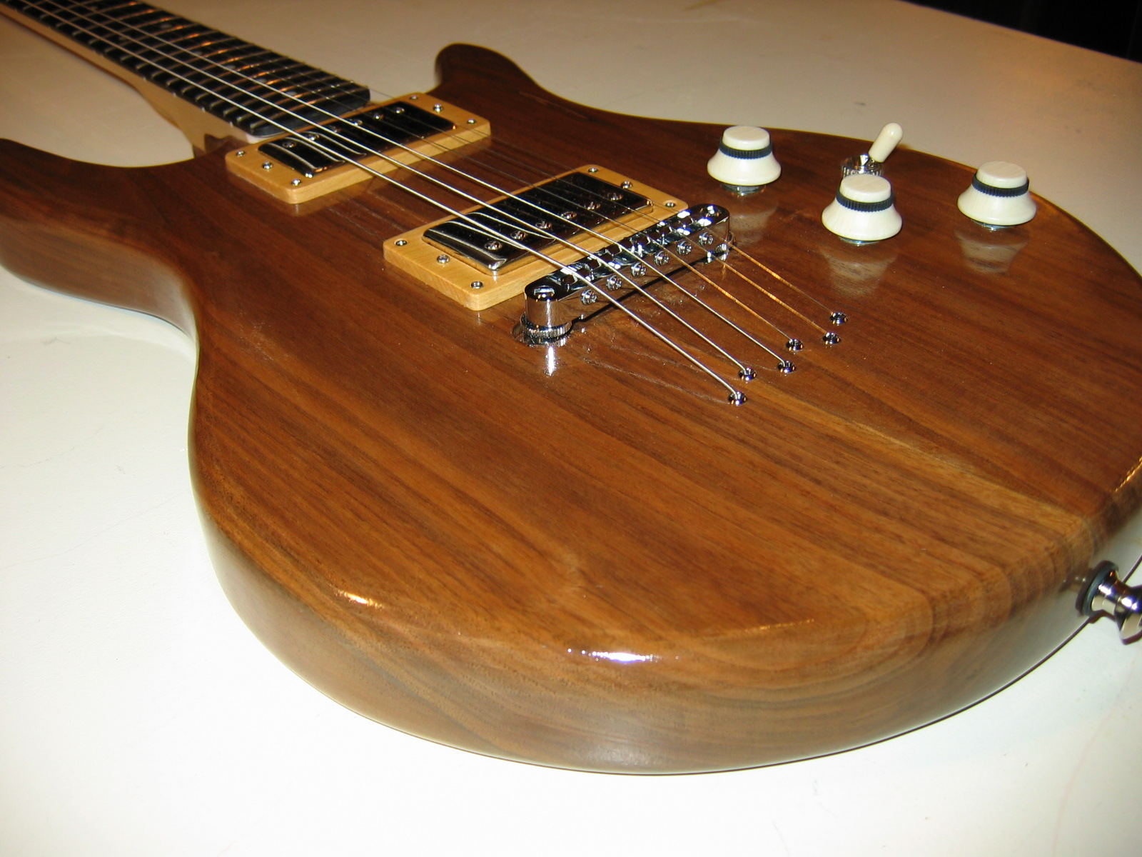 DIY Guitar Therapy: Walnut Guitar Build Pix