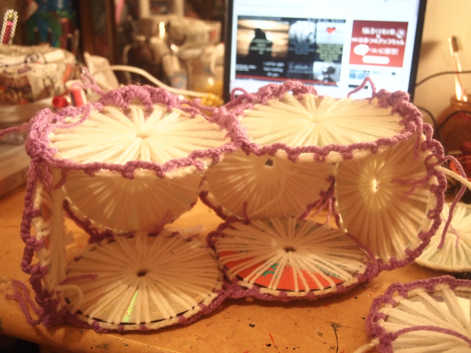 CREATE A HOBBY : D.I.Y. Handbag Made of Crocheted CD`s