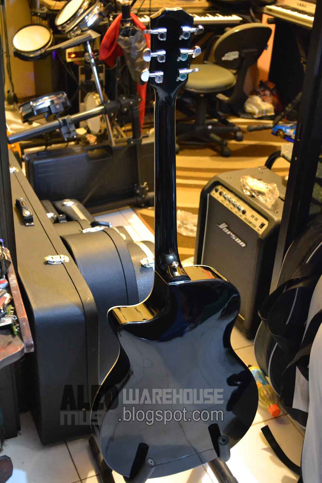 Aleo Music Warehouse: TAYLOR ACOUSTIC RED MAROON CUSTOM