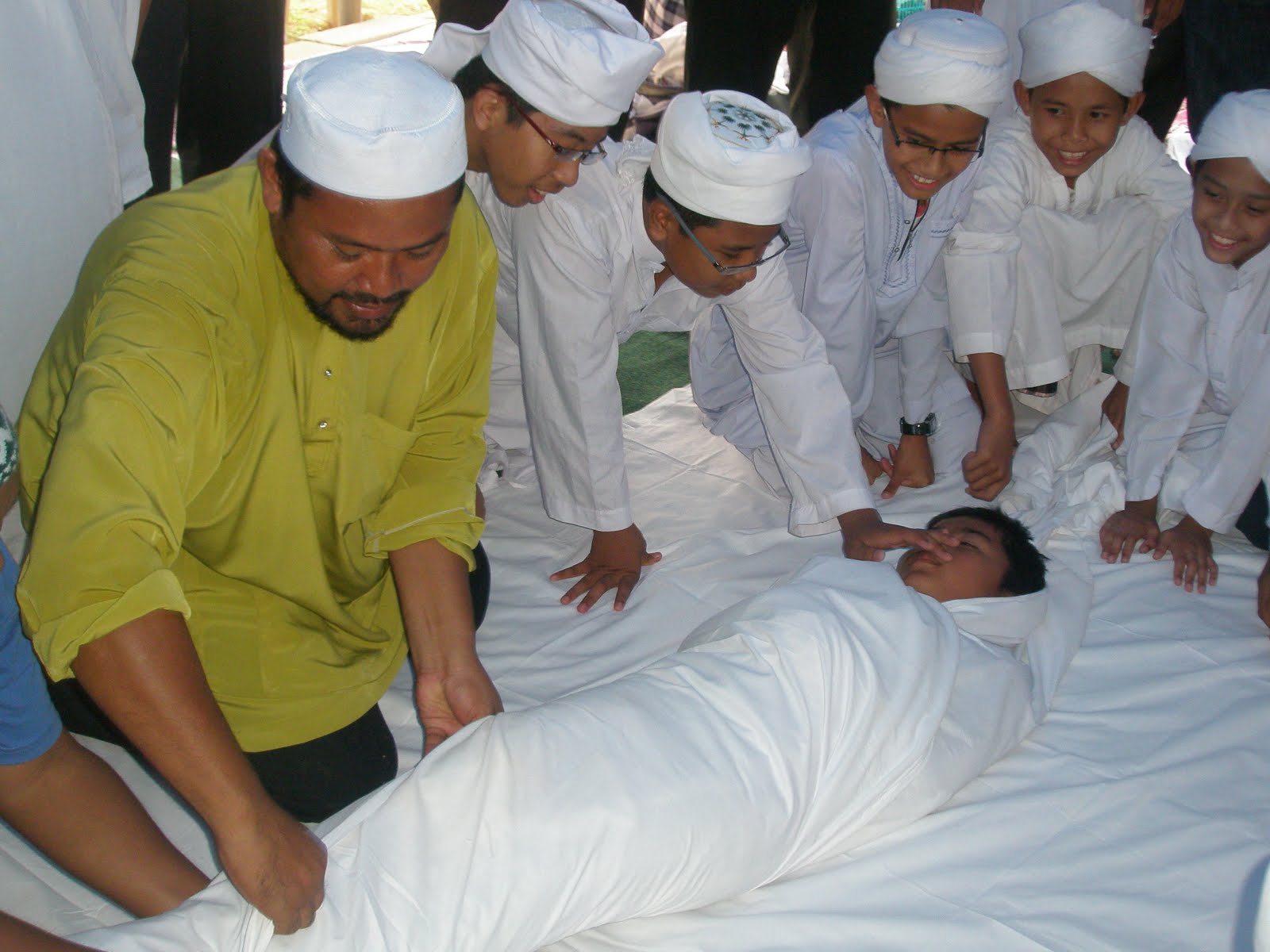 Sebutir Kasih Sejuta Sayang: 10 Mayat Istimewa di Akhirat...