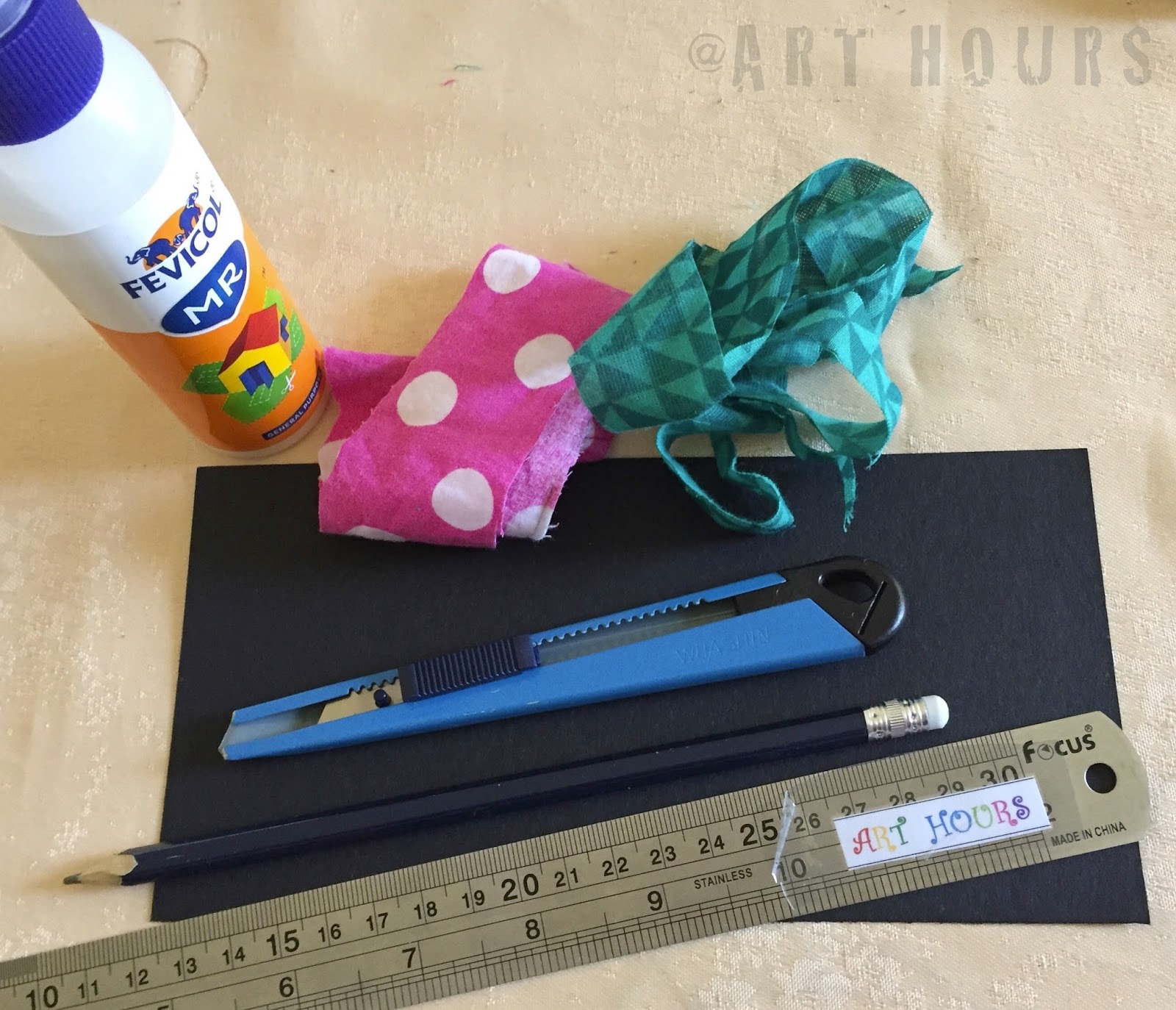 ArchGuide: Bookmarks from Fabric Scraps: Quick and Easy DIY