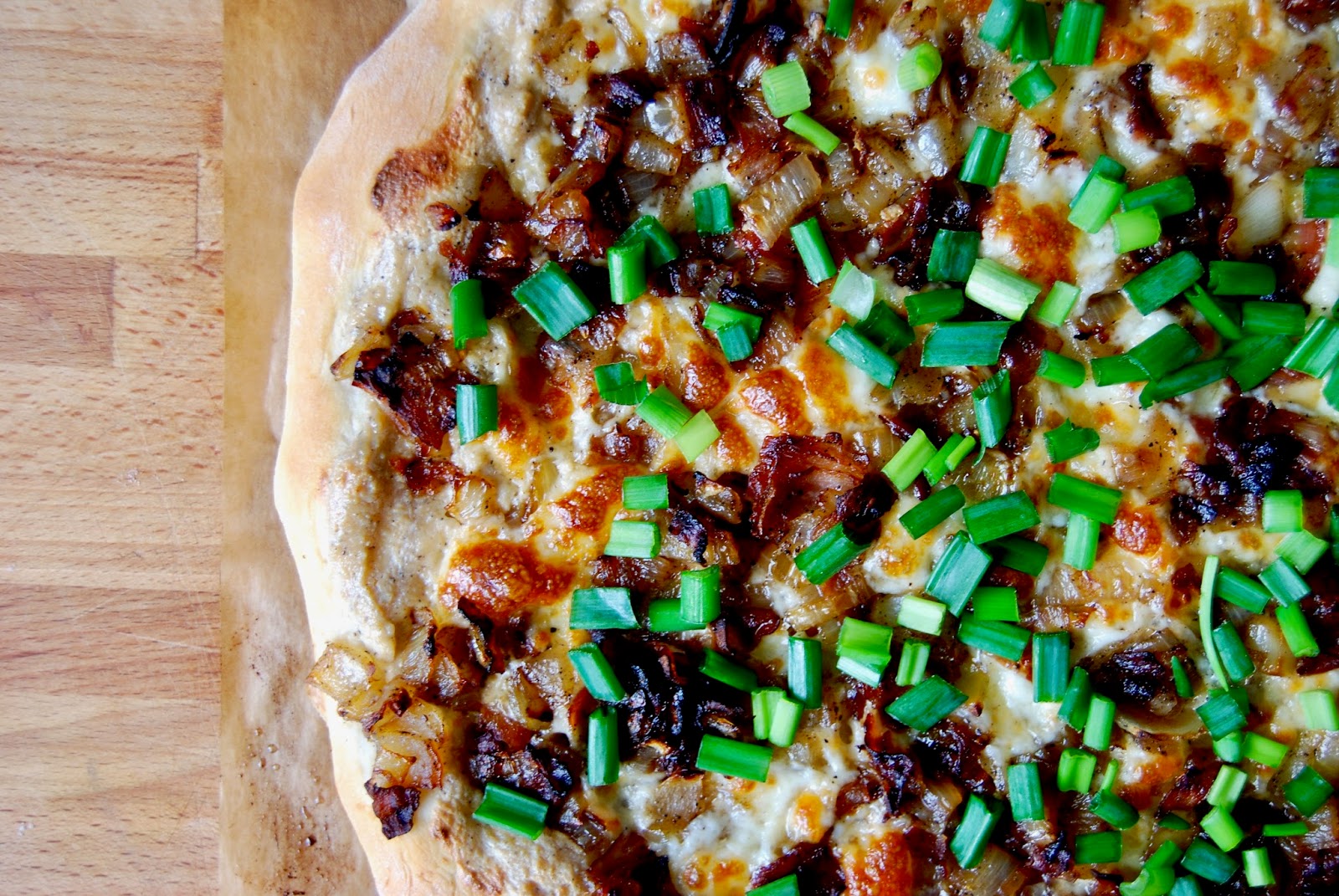 Gospodyni Miejska: Pizza z cebulą i boczkiem