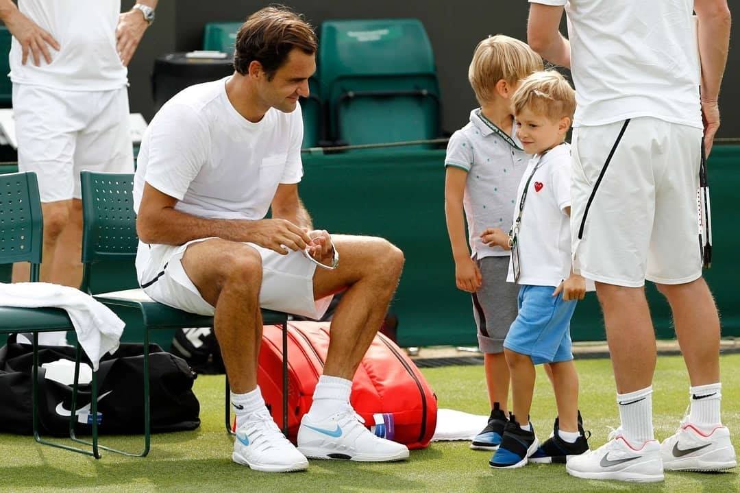 RANDOM THOUGHTS OF A LURKER: Roger Federer enjoying family time on ...