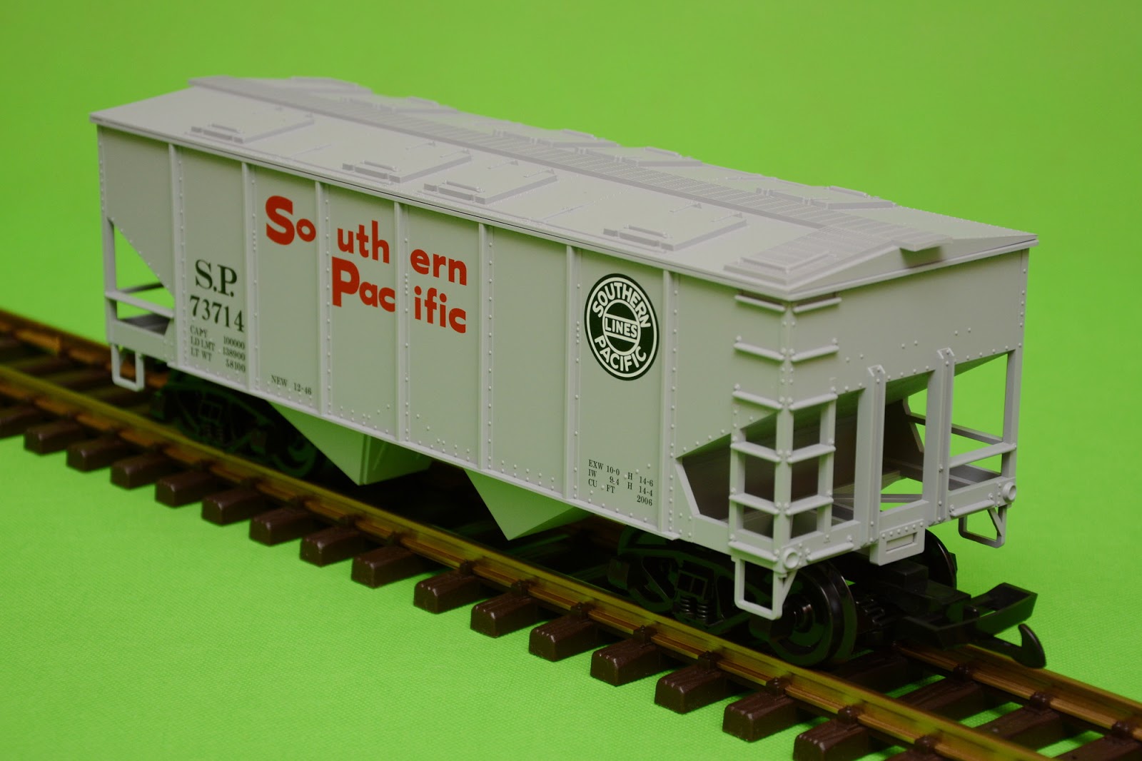 My Miniature Worlds: Piko 38847, G-scale covered hopper car