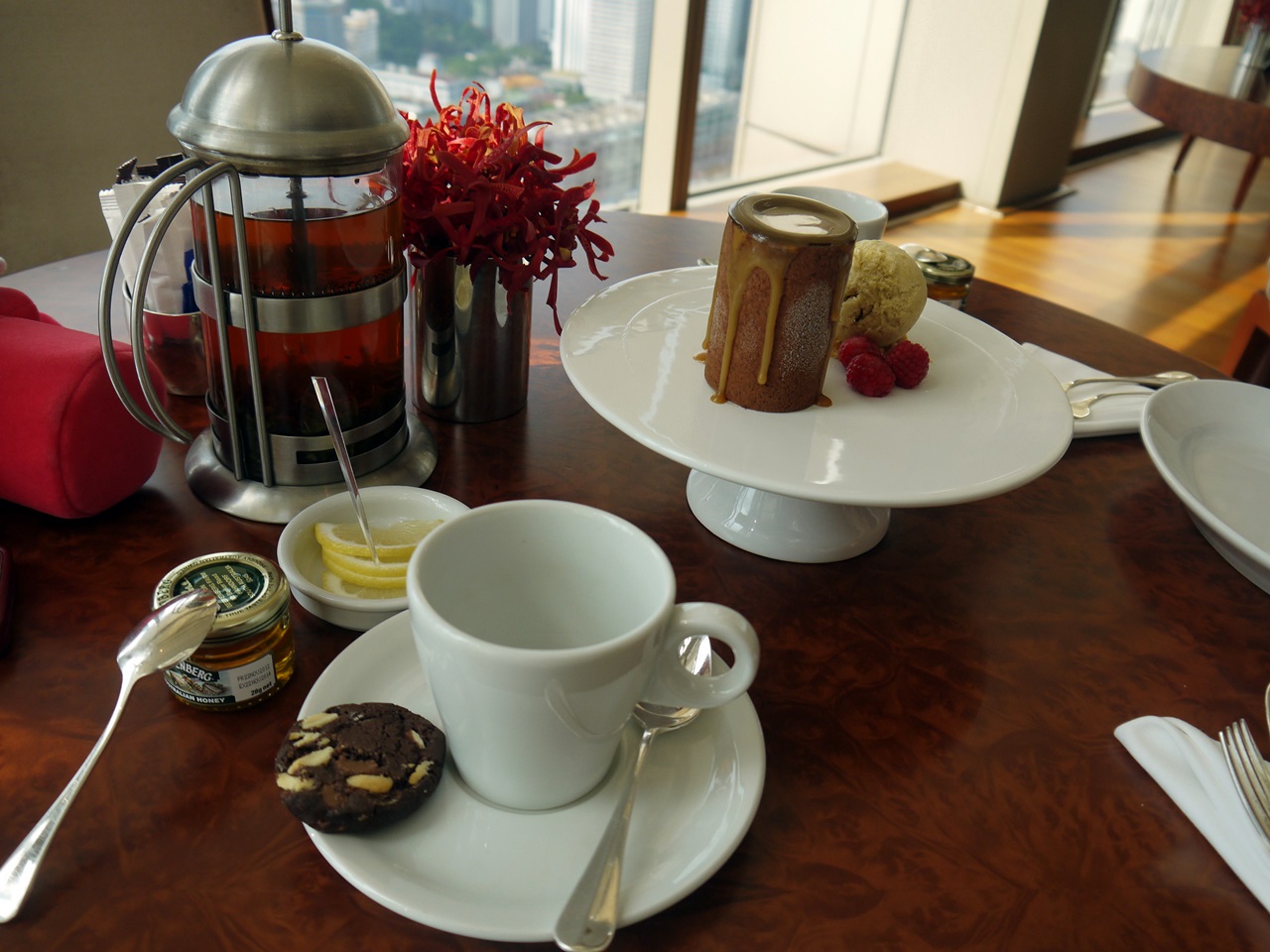 By YvetteFoo.: Thirty8, Grand Hyatt Hotel; Hi-Tea Session with babe Cavy!