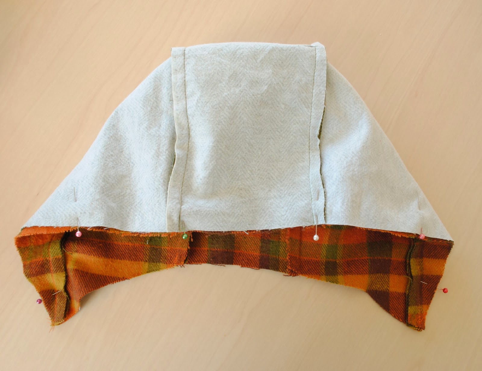 Pequeña Fashionista: Tutorial: Bufanda con capucha