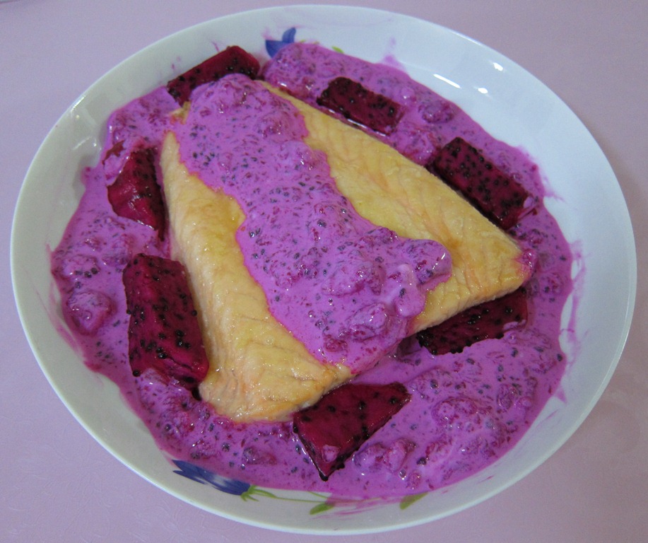 Mum's Yummy Recipe: Salmon in Dragon Fruit Sauce
