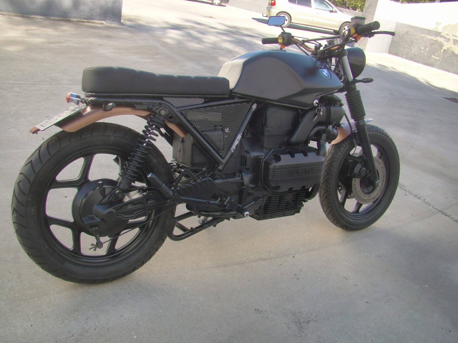 MALA VIDA CUSTOM GARAGE: BMW K75 CAFE RACER