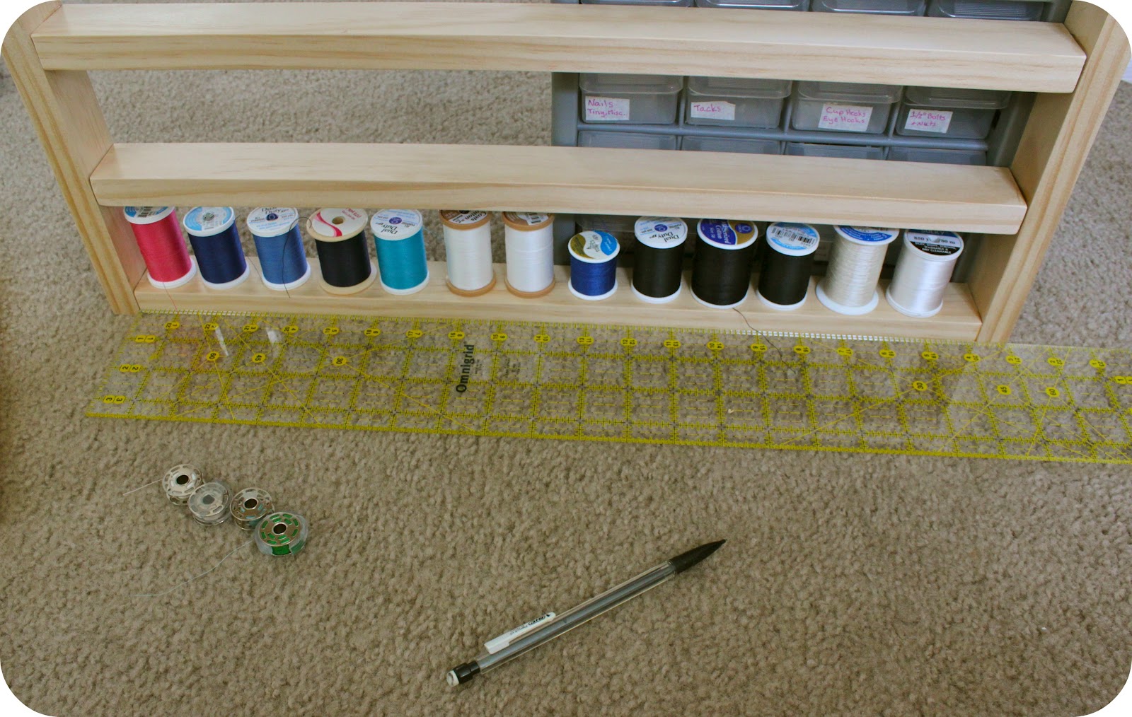 Sewing Over Pins: Tutorial: DIY Thread Spool & Bobbin Storage